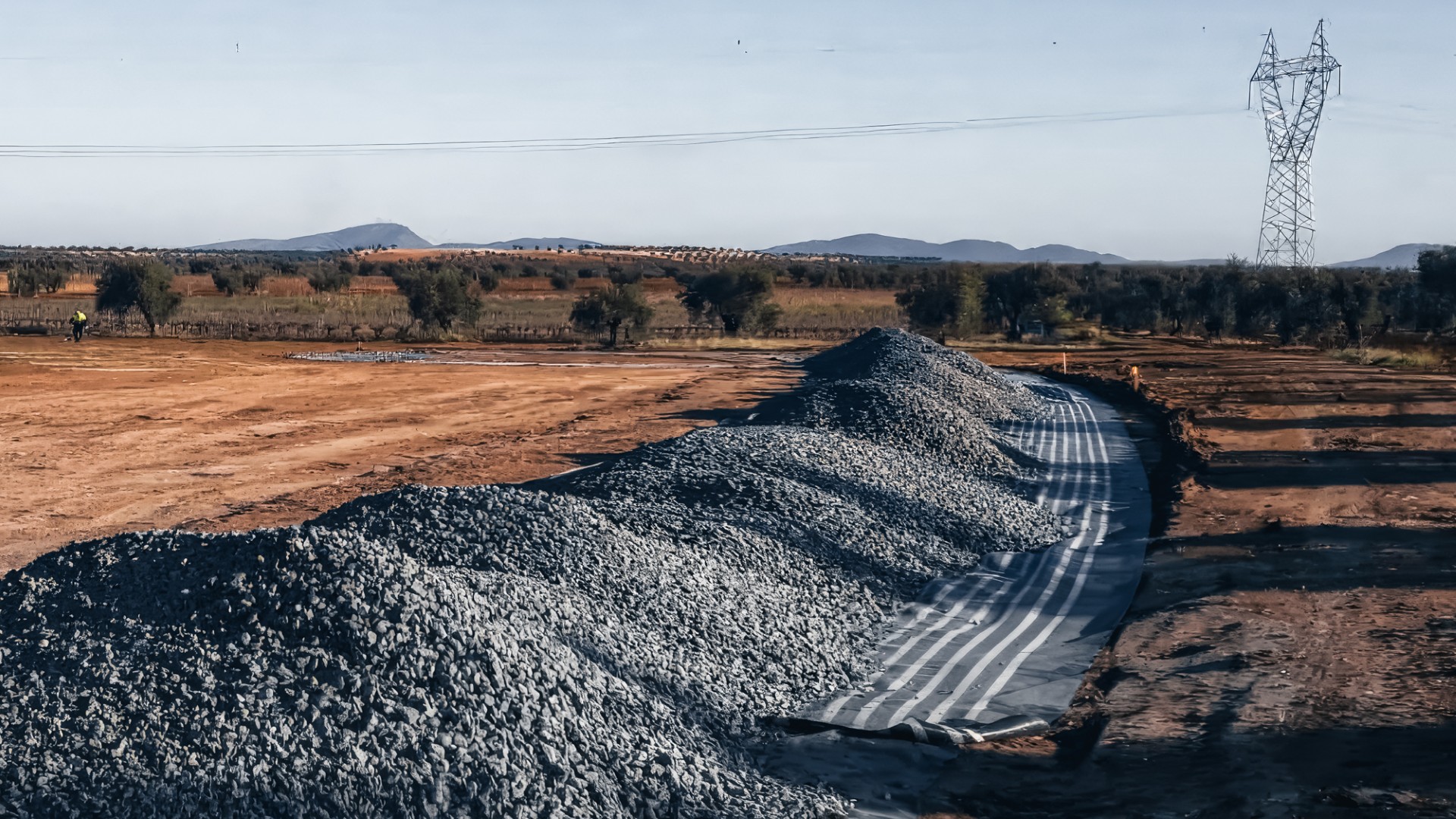 CASE STUDY | Stabilizing unpaved roads for a solar farm | Solmax