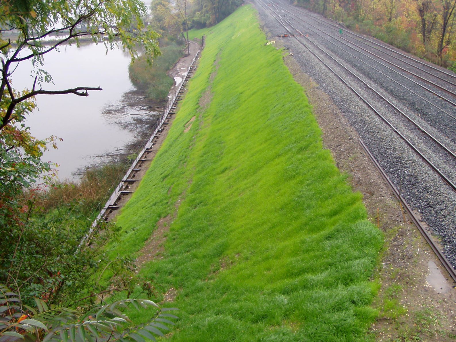 CASE STUDY | GO Transit embankment expansion in West Burlington | Solmax