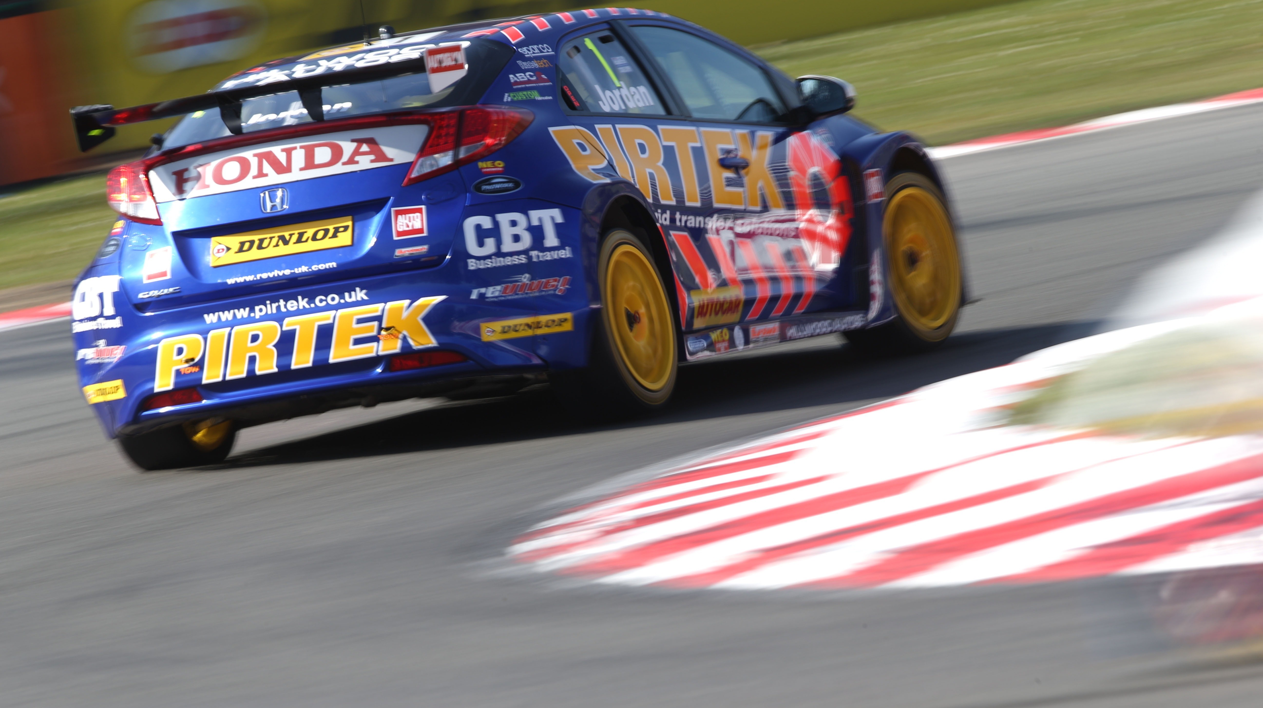 Jordan wins first race of the season | British Touring Car Championship