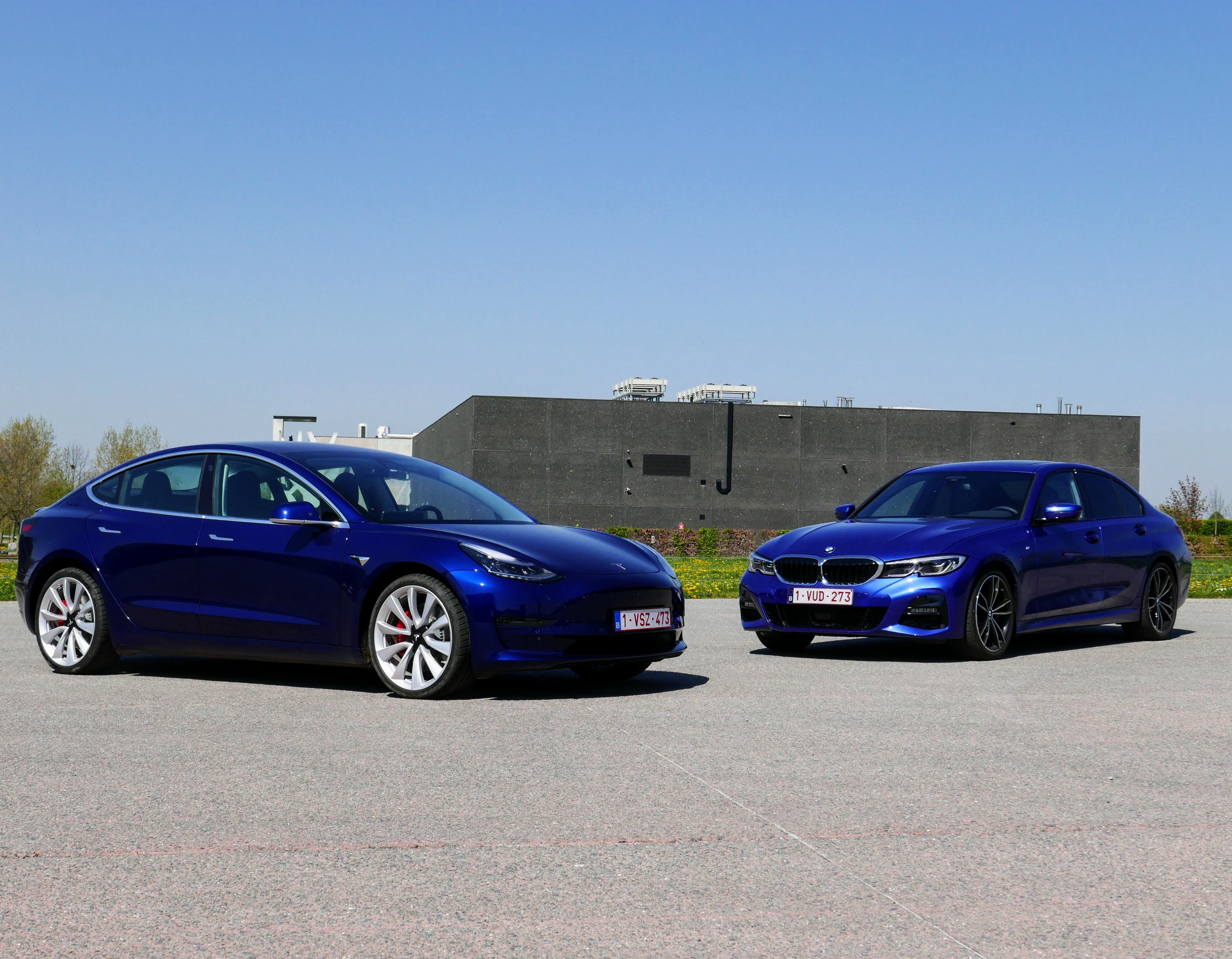 BMW Série 3 Vs Tesla Model 3 : La guerre de trois - AutoScout24