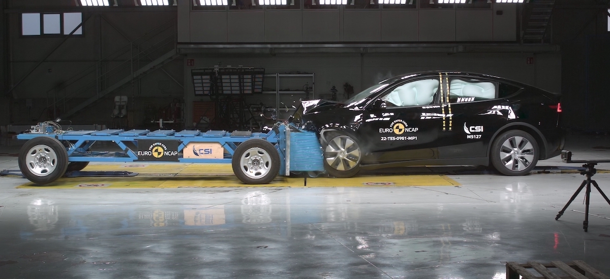 Le Tesla Model Y obtient de bons résultats aux crash-tests - AutoScout24