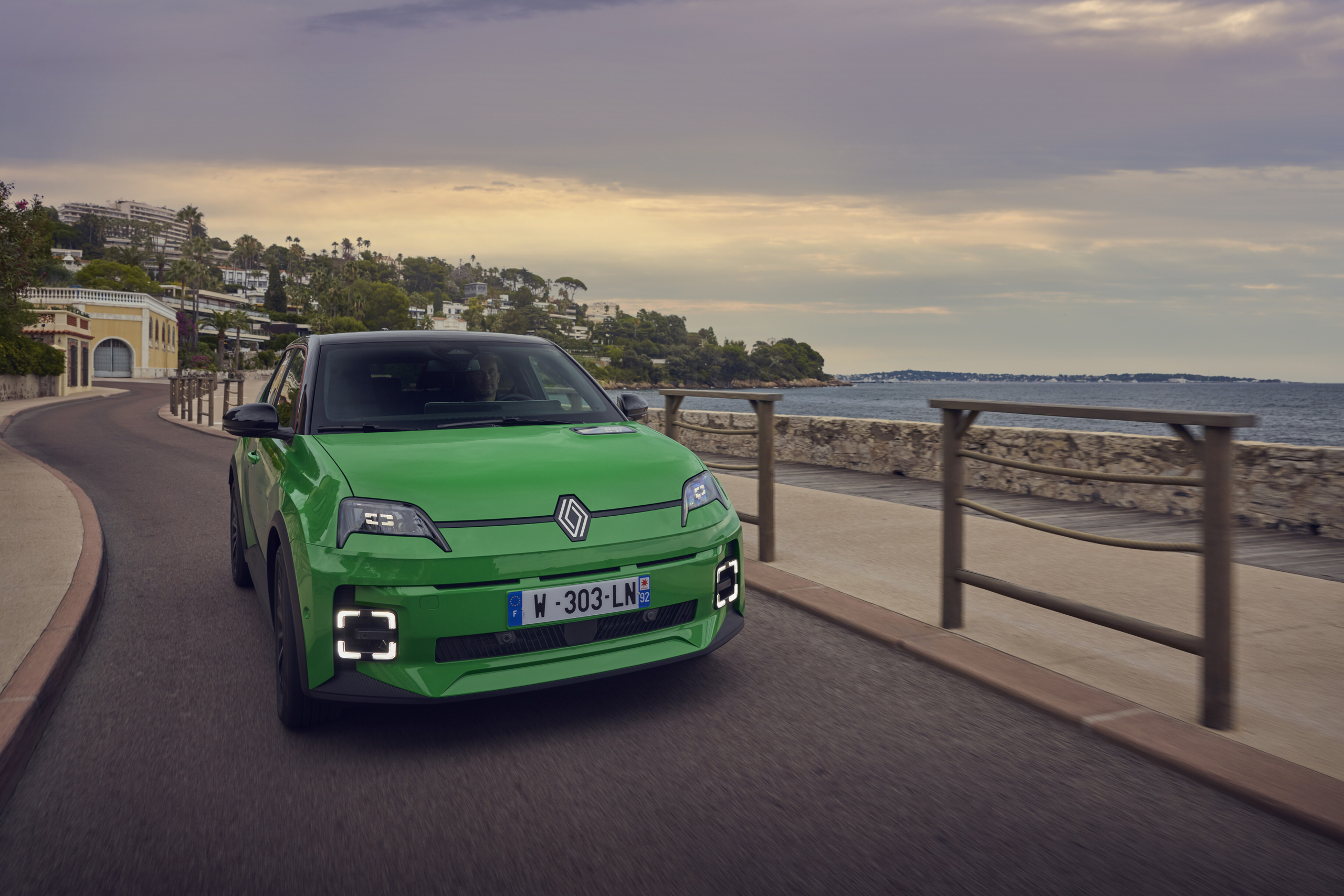 De baas van dit grote automerk wil goedkope EV's en komt in actie ...