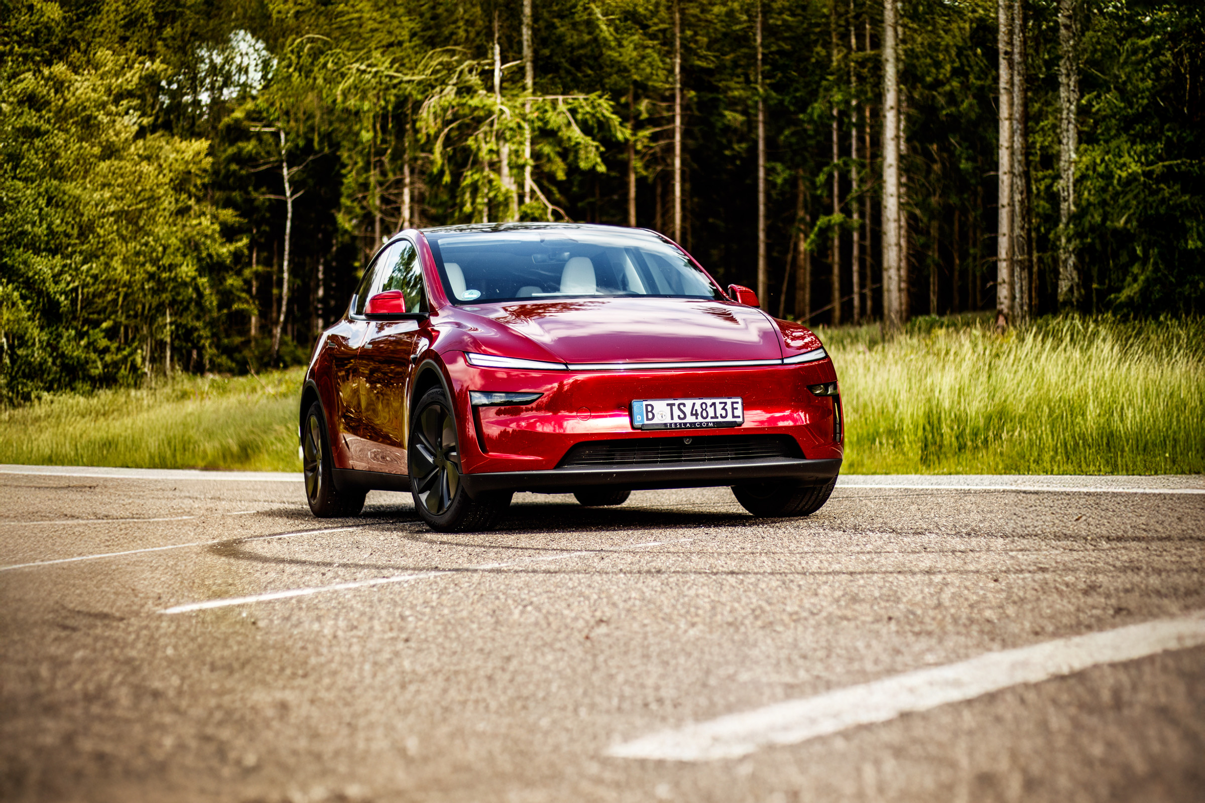 Test Tesla Model Y RWD (2025): Weniger ist mehr? - AutoScout24 Österreich