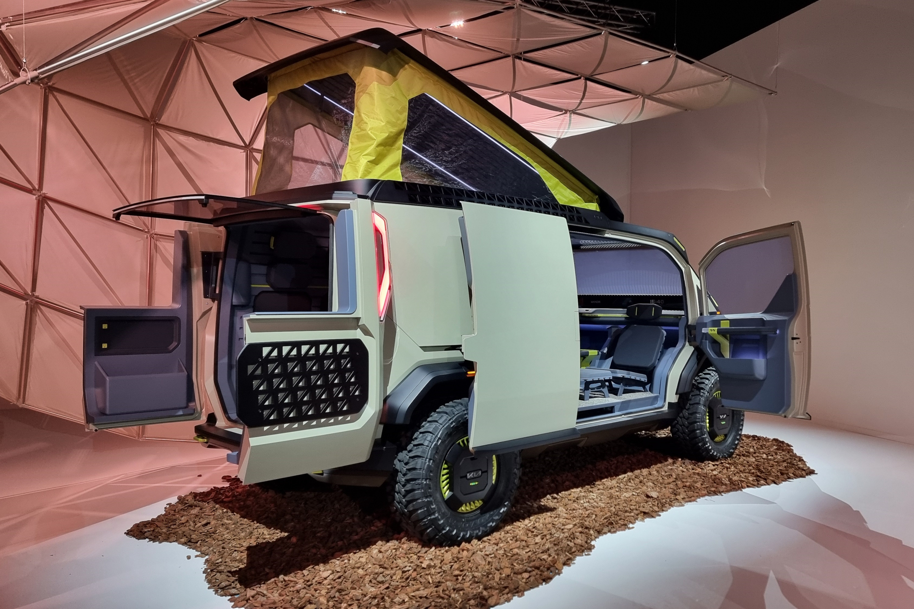 Mailand Design Week: Kia zeigt neuen PV5 Offroad-Camper - AutoScout24
