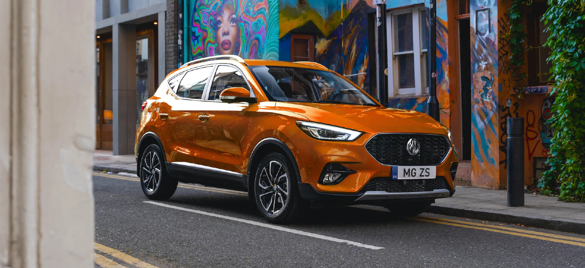 MG lanceert ZS nu ook met klassieke benzinemotoren - AutoScout24