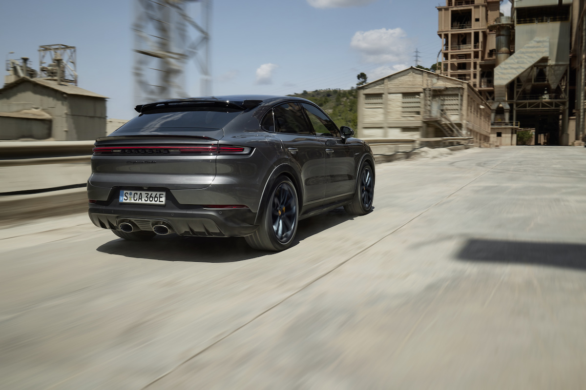 Nieuw: Porsche Cayenne Turbo E-Hybrid, SUV met 739 pk (2023) - AutoScout24