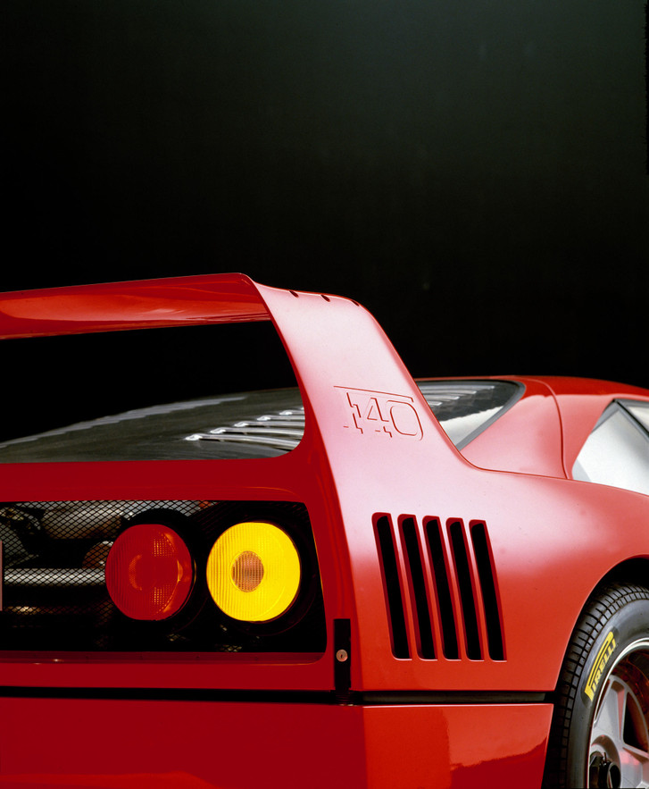 Il primo Ferrari Legacy Tour omaggia l'iconica Ferrari F40 - AutoScout24