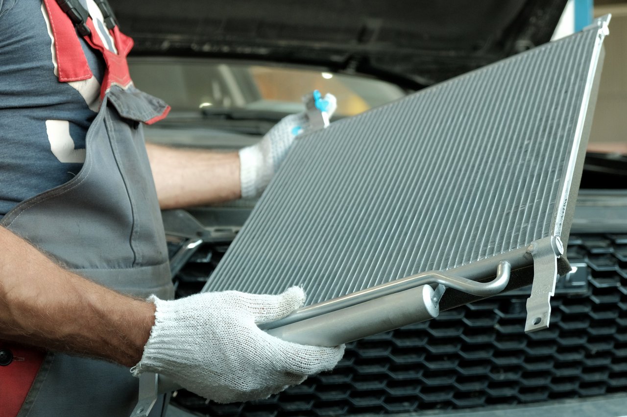 Come funziona il radiatore auto, manutenzione e costi | Autoscout24