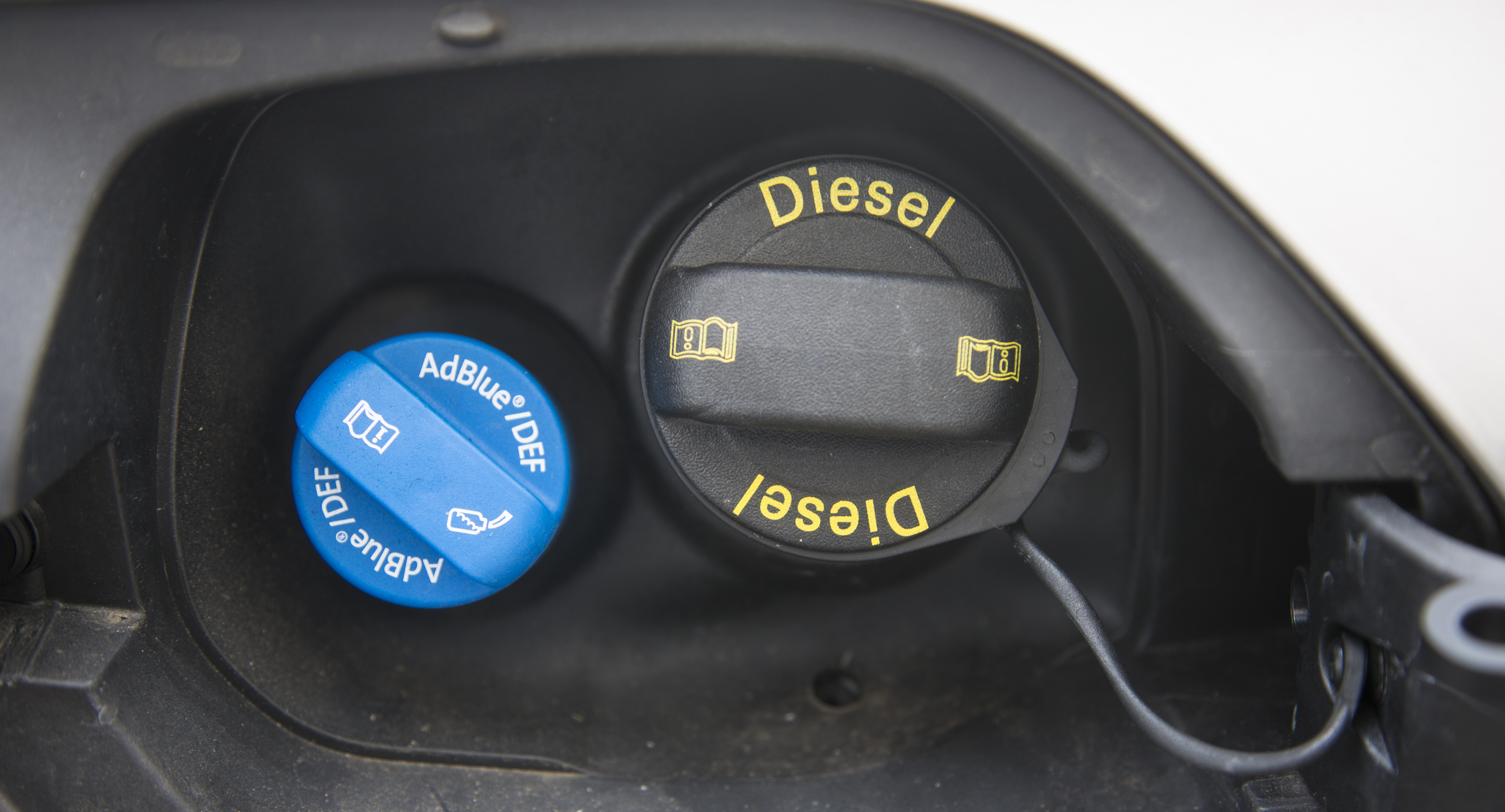 Cos’è l’AdBlue, come si usa e quando serve davvero | AutoScout24