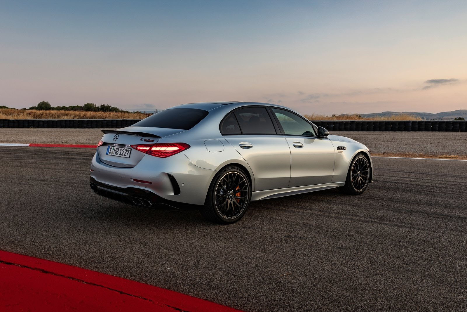 Mercedes-AMG C 63 S E Performance: der 680 PS-Vierzylinder - AutoScout24