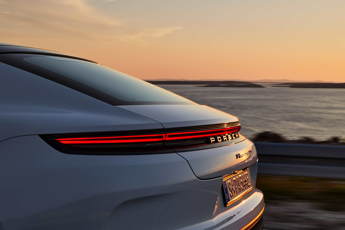 El Porsche Panamera suma dos nuevas versiones phev - AutoScout24