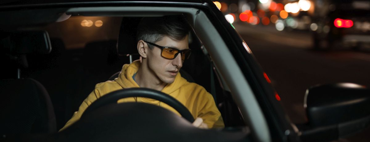Nachtbril auto: alles over de voordelen, werking en soorten - AutoScout24