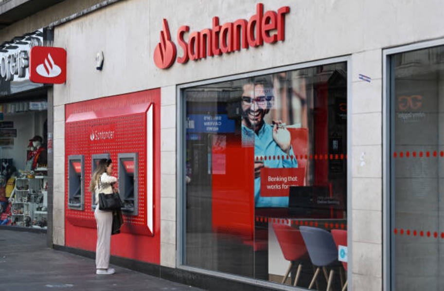Santander offering customers free £200 boost - see who is eligible ...