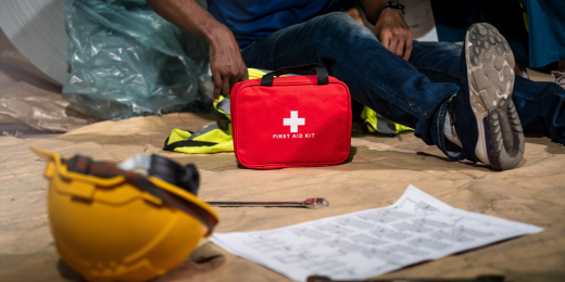 First Aid Kit for Construction Workers: A Guide | SafetyCulture