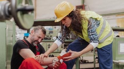 First Aid in the Workplace: A Guide | SafetyCulture