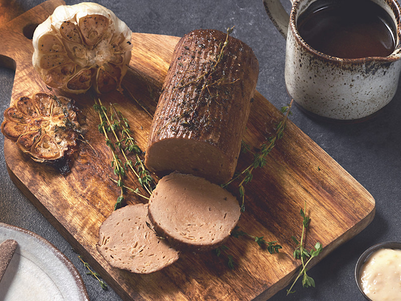 Quorn Beef Roast Dinner with Roasted Garlic Gravy | Quorn