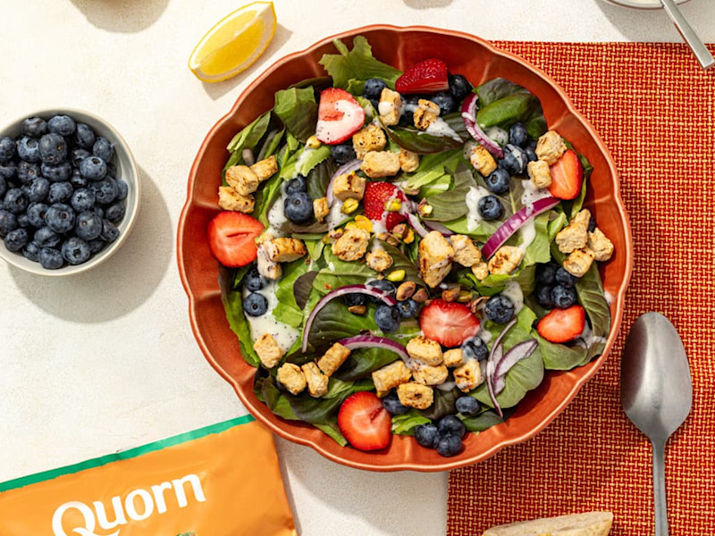 Lemon Poppyseed Salad with Quorn Chicken Pieces | Quorn