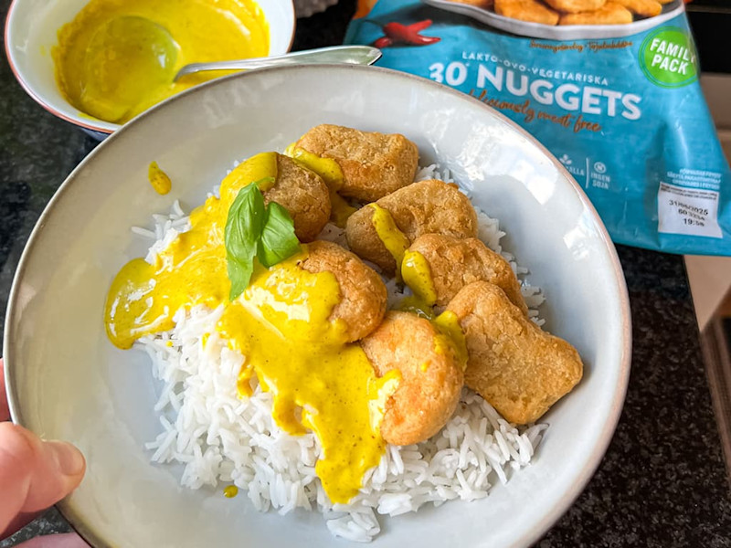 En klassiker – vegetariska nuggets, ris och currysås | Quorn