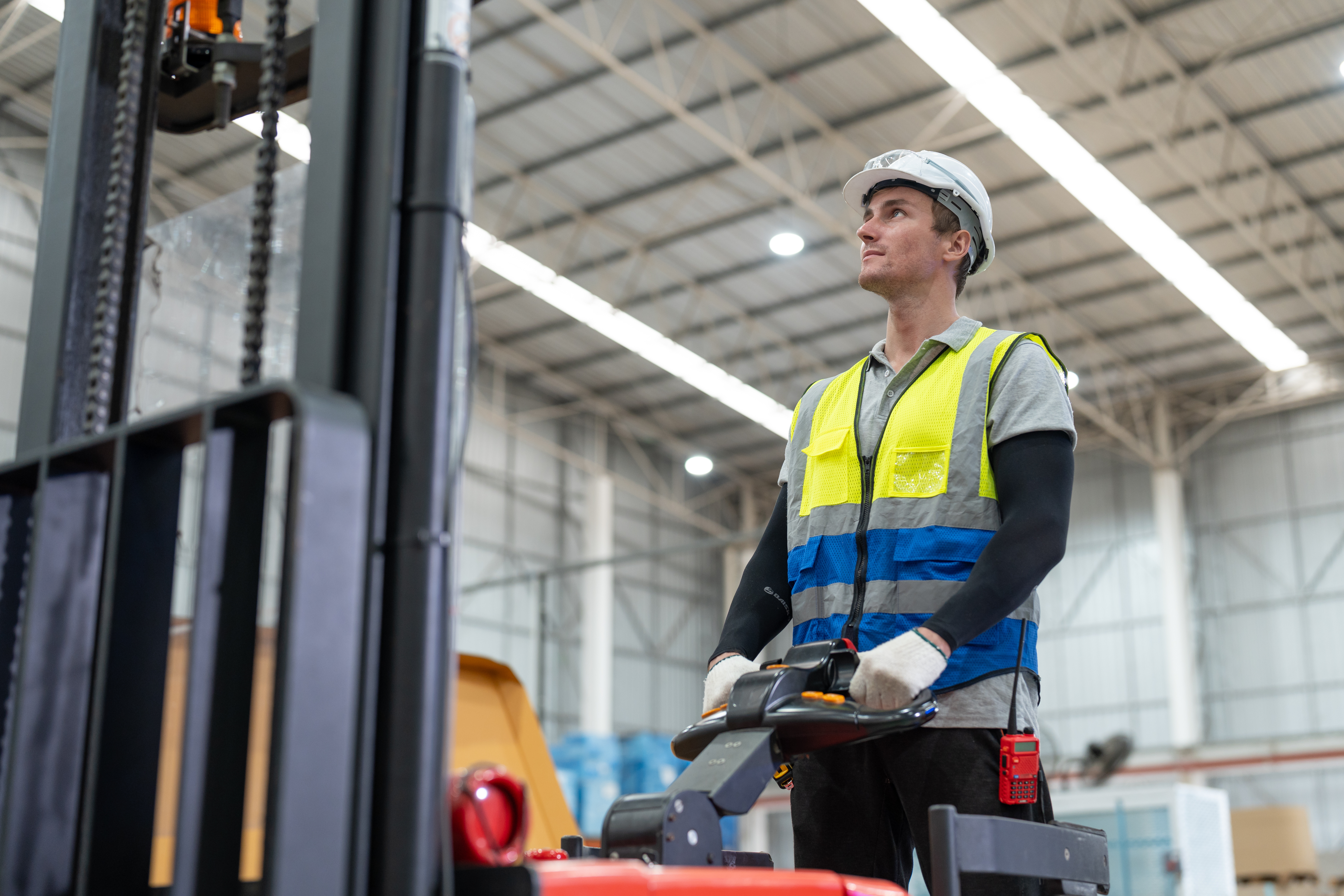 Gerbeur électrique : guide pour choisir son appareil de manutention