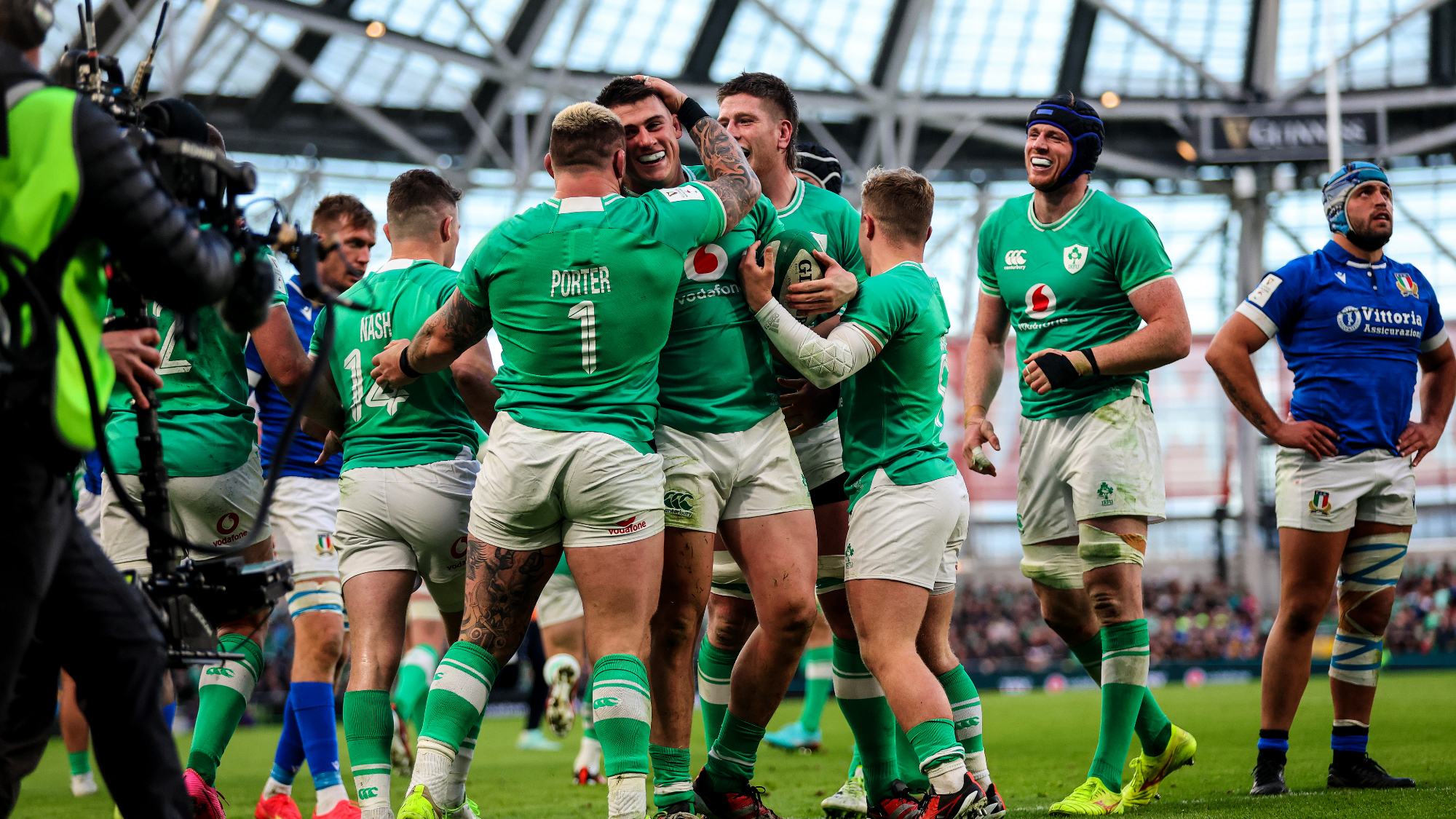 Dan Sheehan double leads Ireland past Italy - Guinness Men's Six Nations