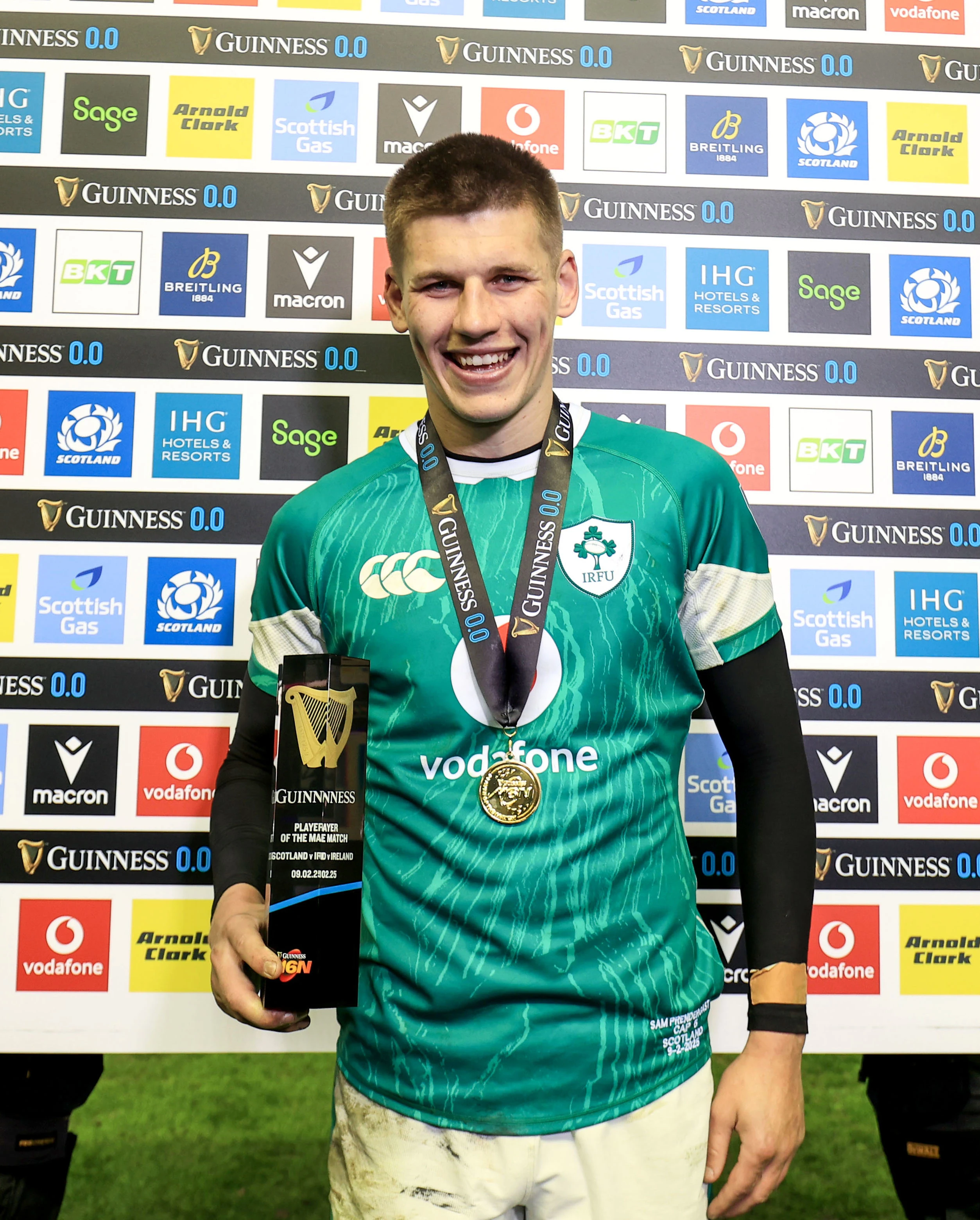 Sam Prendergast stars in 'savage atmosphere' of Edinburgh | Scotland v ...