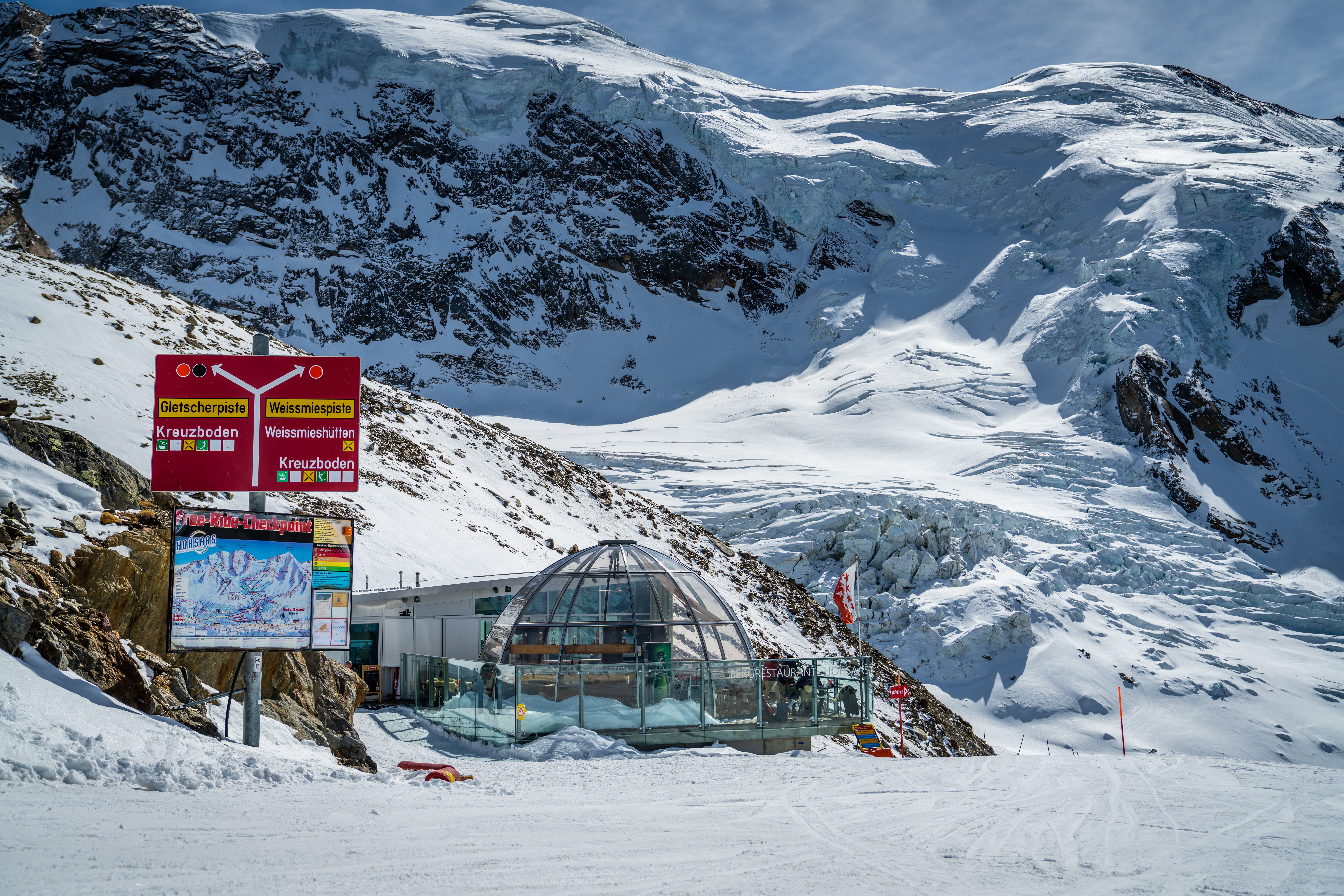 Cable car ride to Hohsaas | Saas-Grund | Valais Switzerland