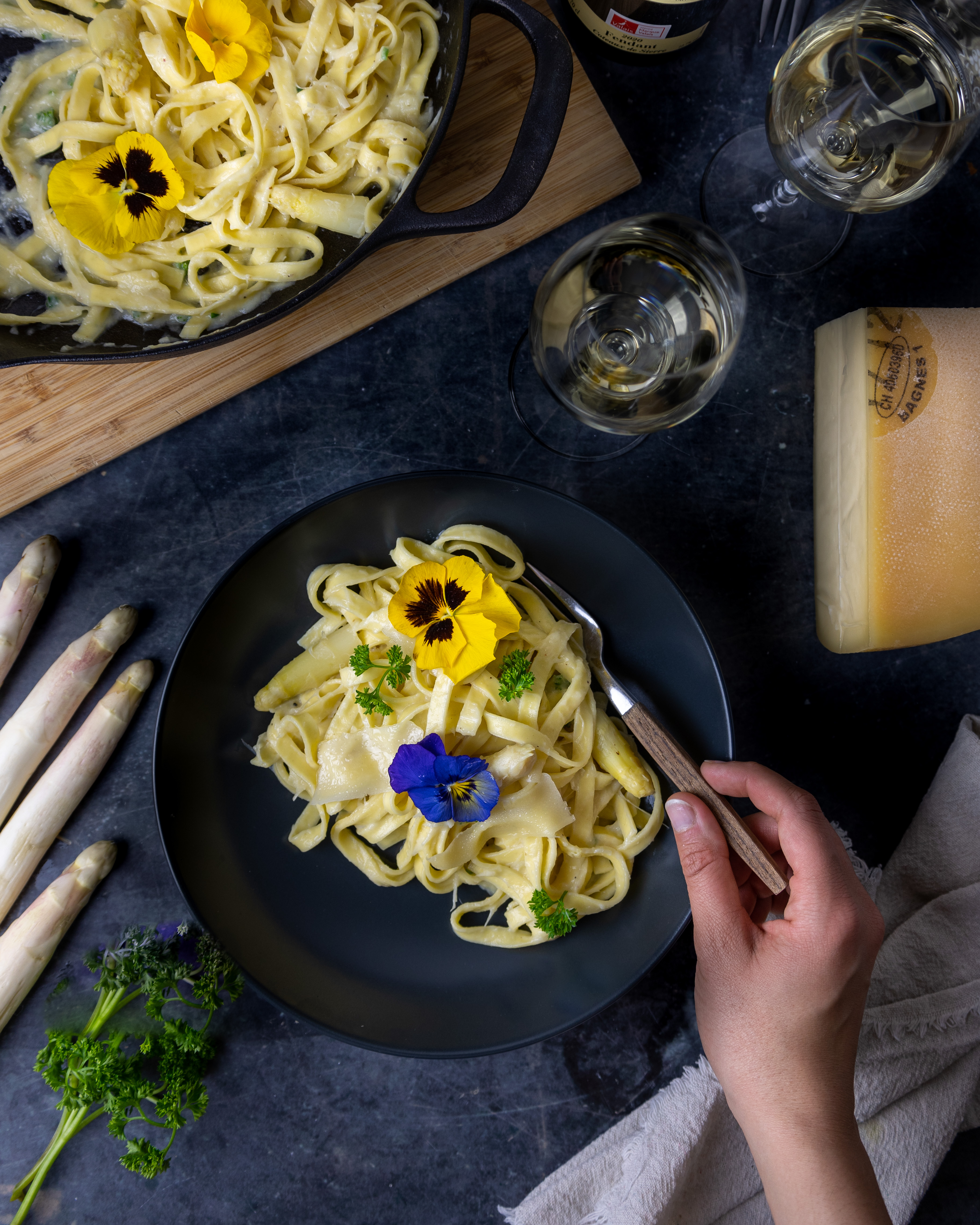 Tagliatelle mit Spargeln und Walliser Raclette AOP rezept | Wallis Schweiz