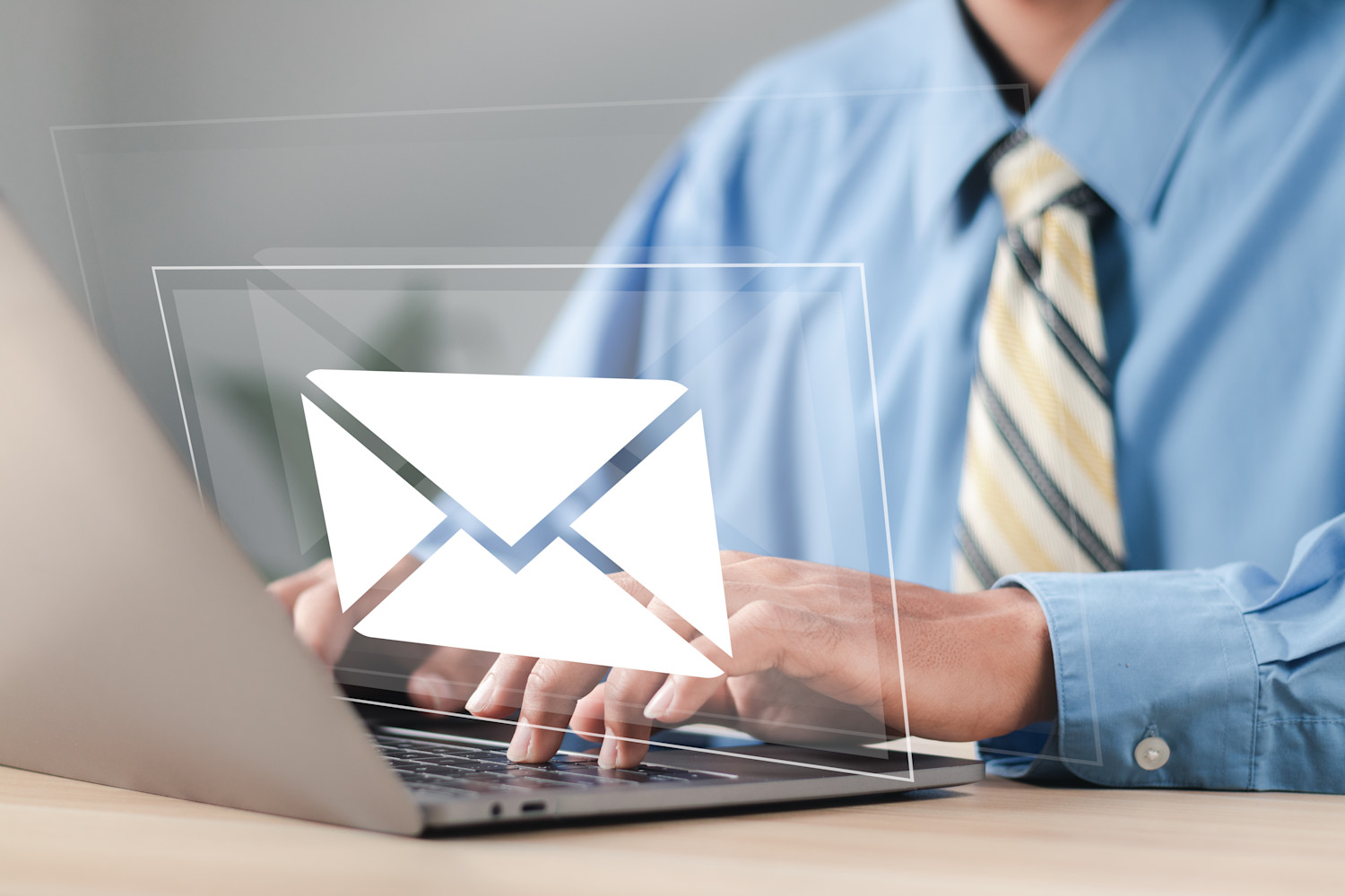 Customer Service Email Etiquette for Support Teams | Sprinklr