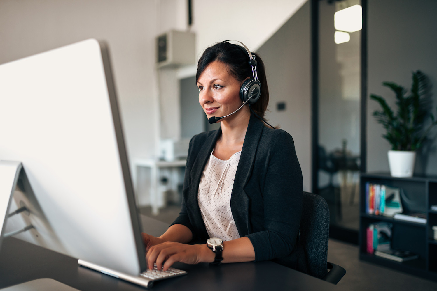 A guide to retail customer service & tips | Sprinklr
