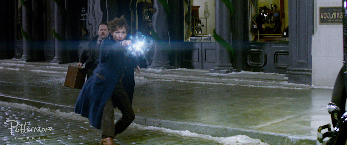 Harry Potter | Watch the Fantastic Beasts trailer | Wizarding World