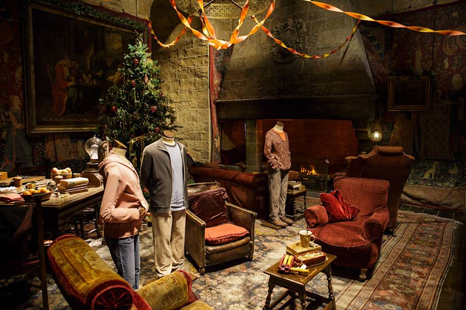 Harry Potter | Celebrate Christmas with the return of Hogwarts in the ...