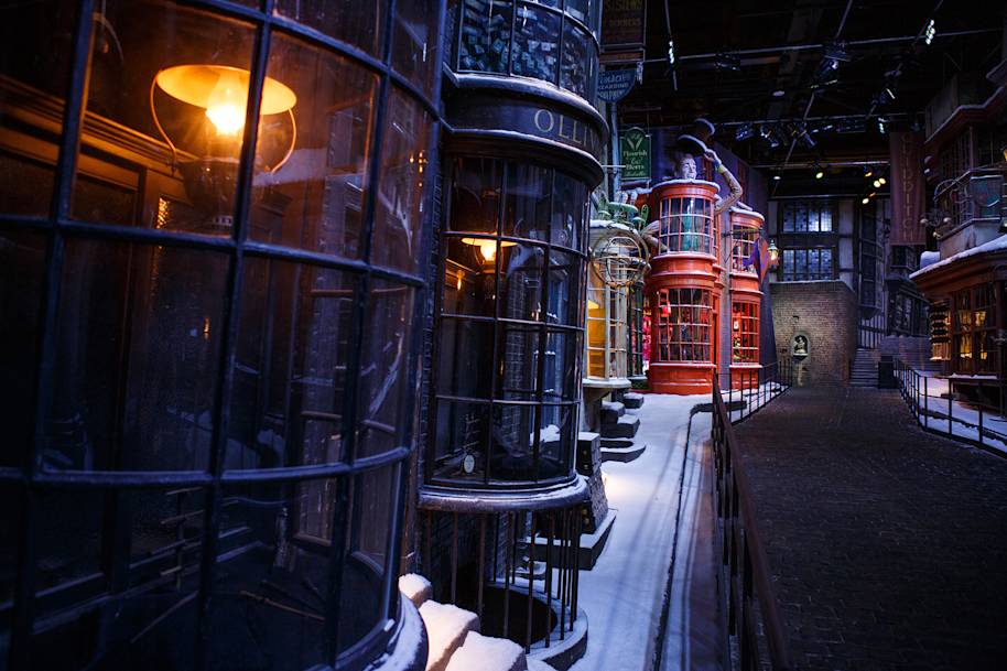 Harry Potter | Celebrate Christmas with the return of Hogwarts in the ...