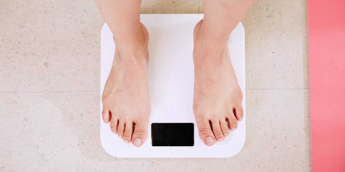 Why does my weight fluctuate? Weight fluctuation in women and what it ...