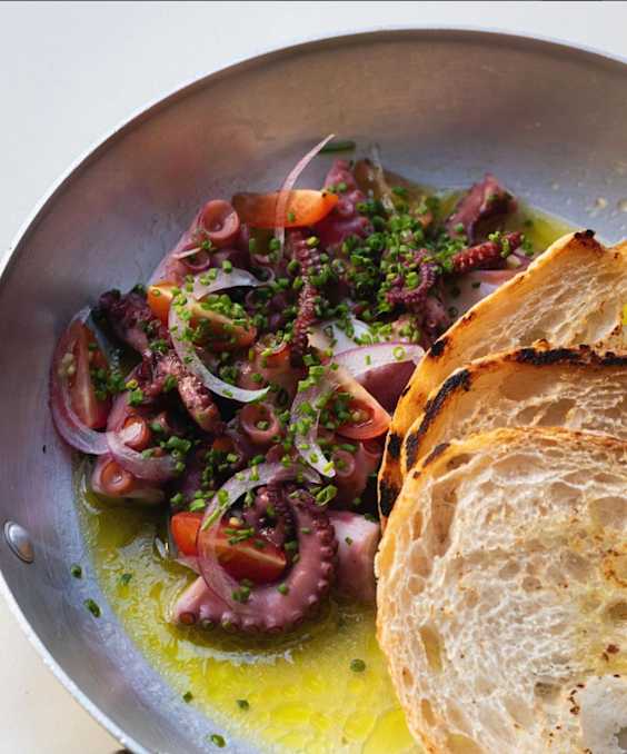 Conheça Zanza Bar - Bom Fim, Porto Alegre - QuintoAndar