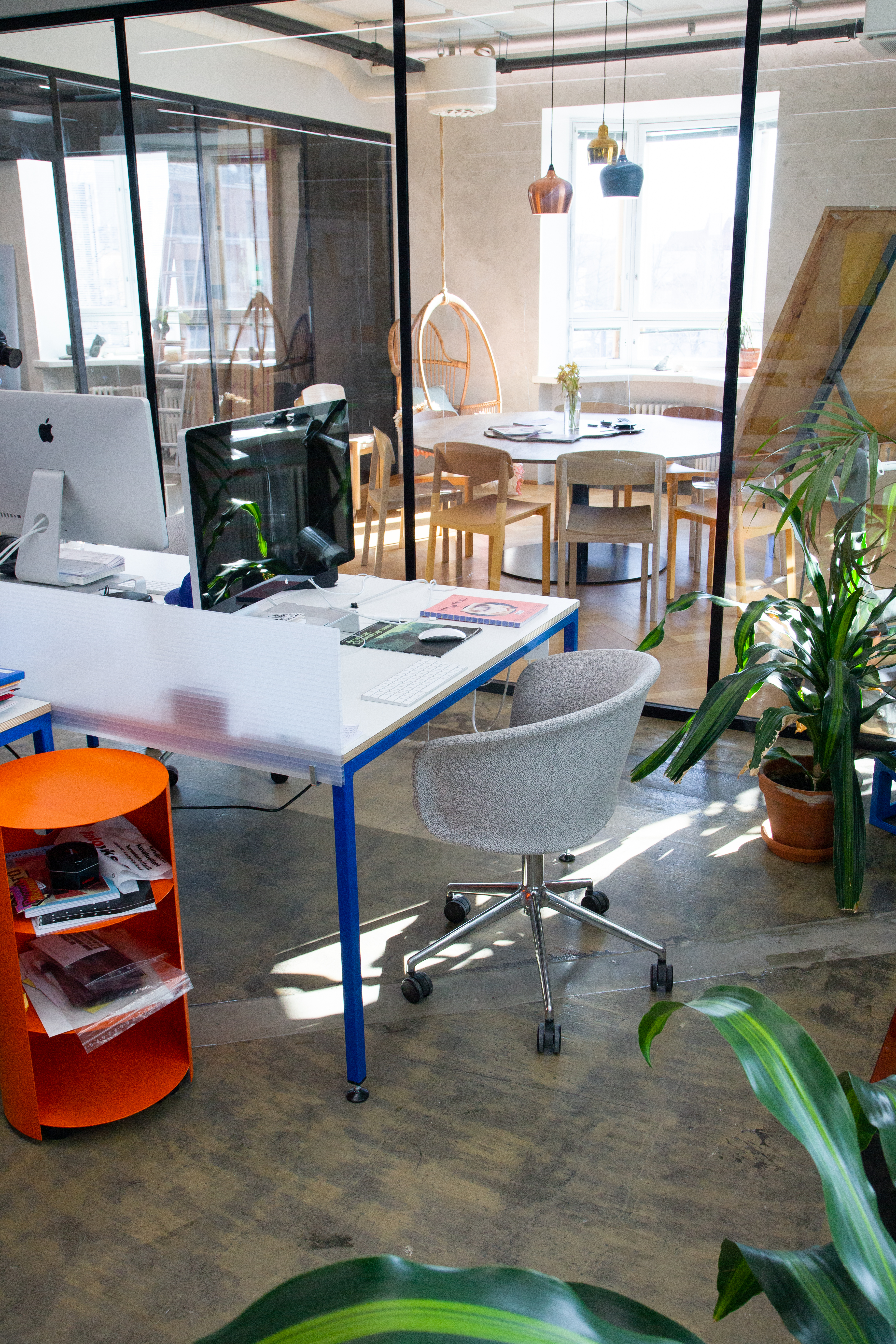 Imaginative designs of obsessive quality — Hem