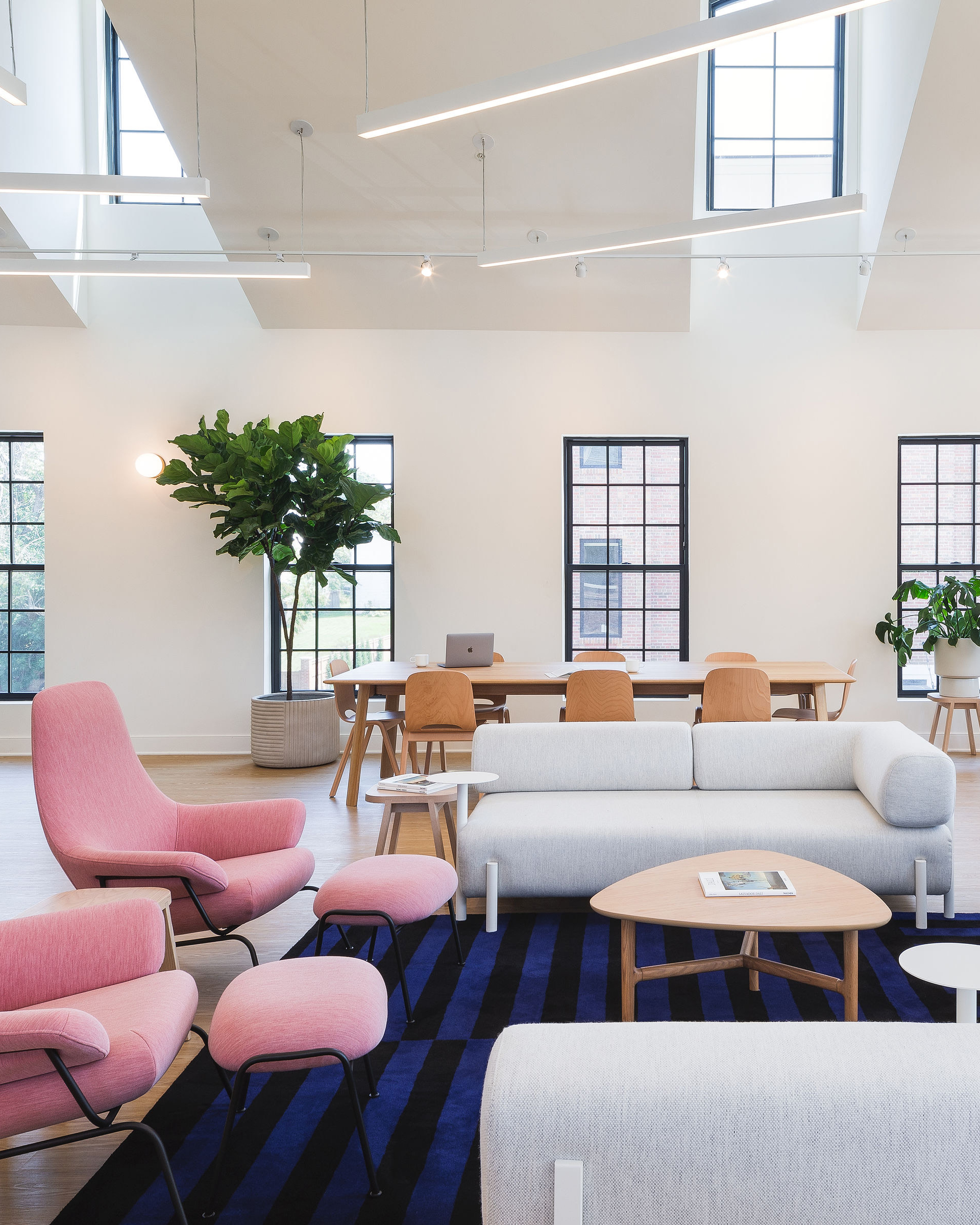 Imaginative designs of obsessive quality — Hem