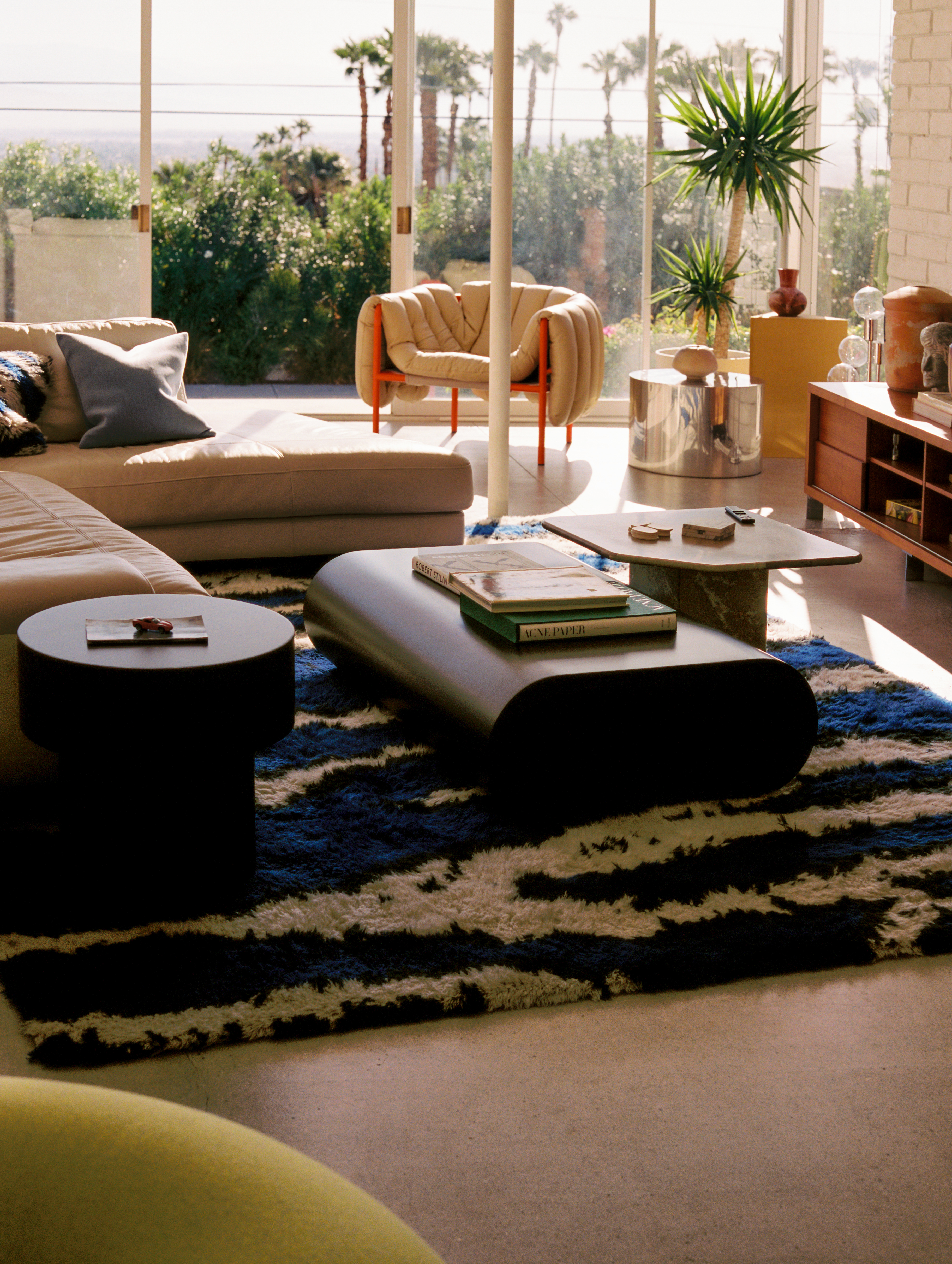 Imaginative designs of obsessive quality — Hem