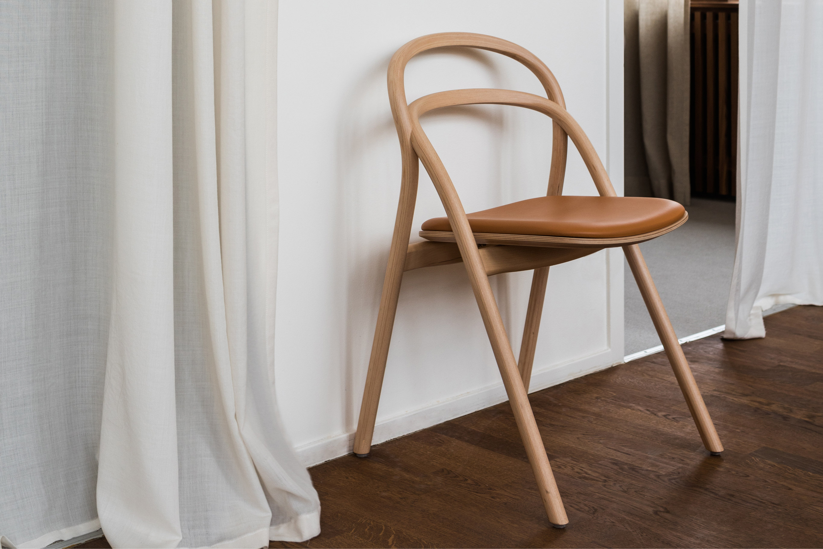 Udon Chair, Natural / Cognac Leather — Hem