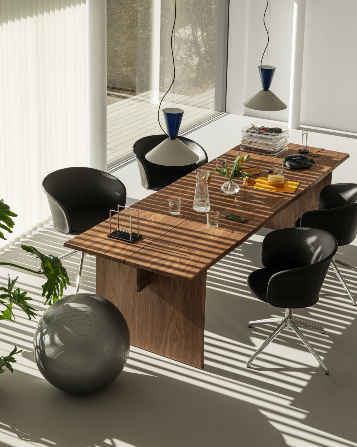 Imaginative designs of obsessive quality — Hem