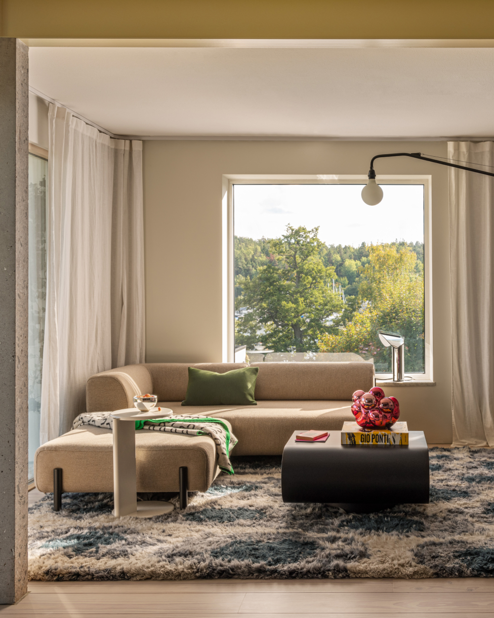 Imaginative designs of obsessive quality — Hem