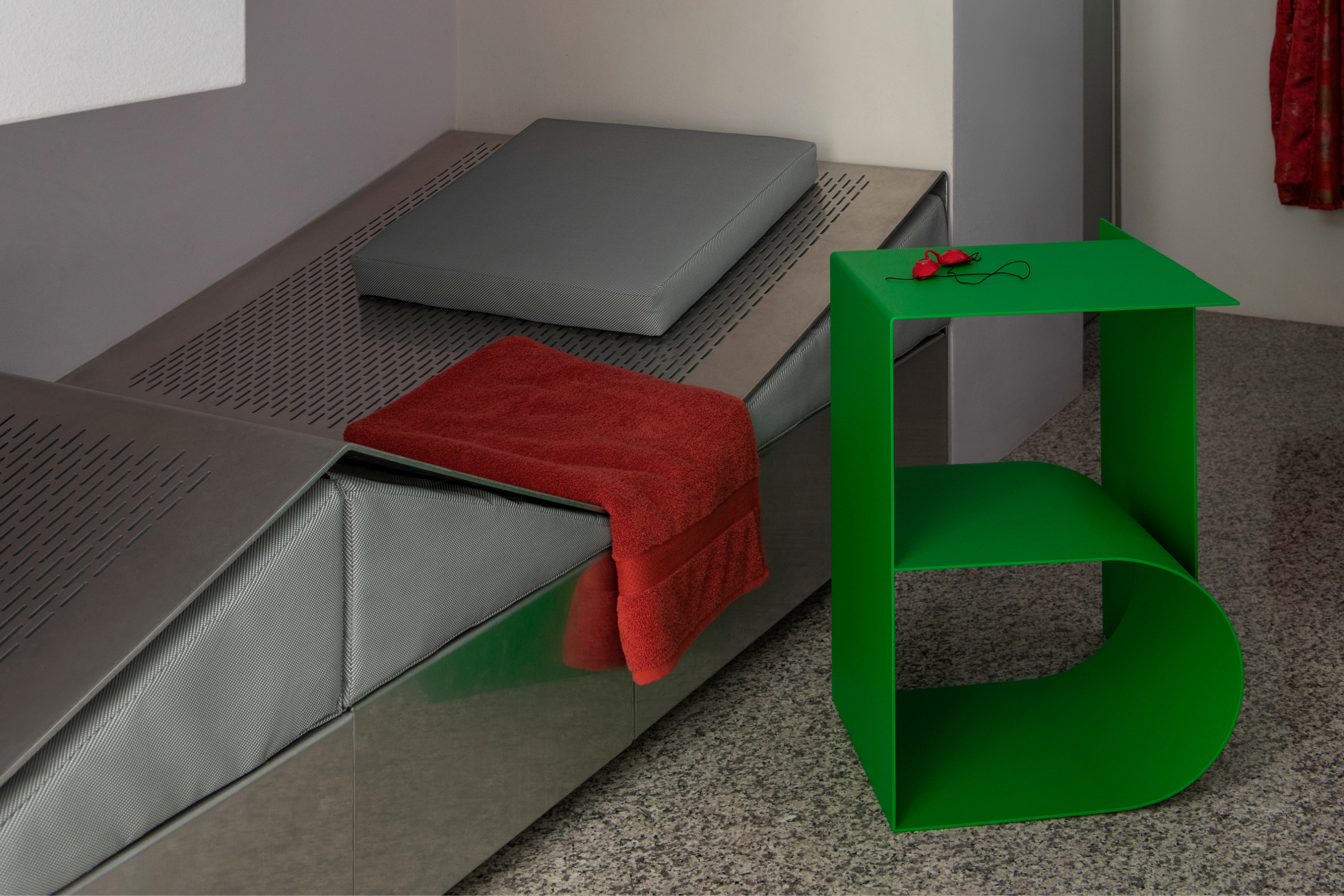 Glyph Side Table Beta, Pure Green — Hem