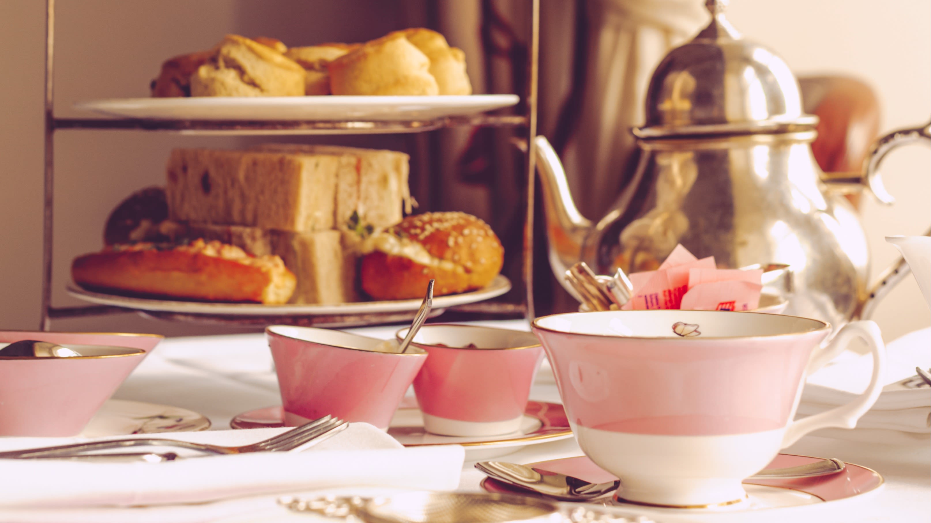 Zo organiseer je een high tea bij je thuis - Aveve
