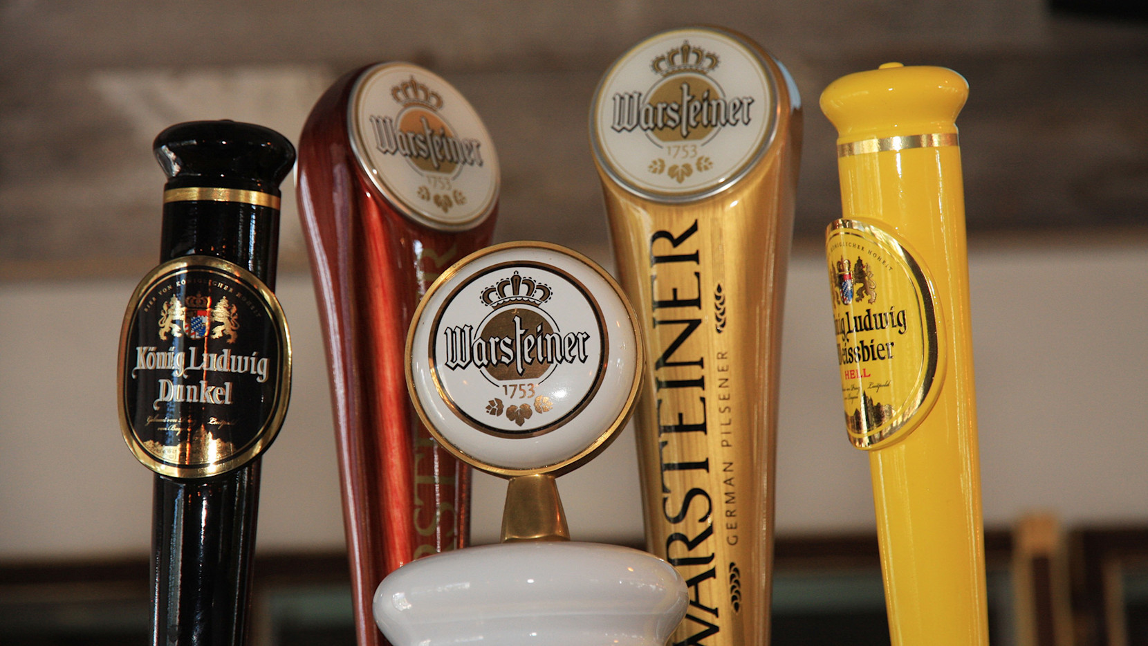 Traditional German-Style Bar and Restaurant | Biergarten at Put-in-Bay