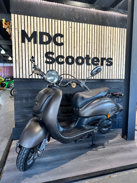 AGM Retro Titanium | MDC-Scooters