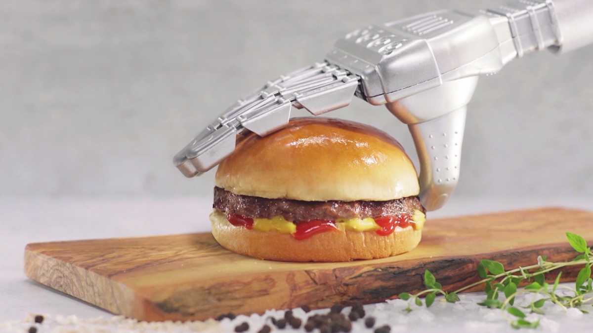 RoboBurger Promises Robot-Made Burgers in 7 Minutes or Less