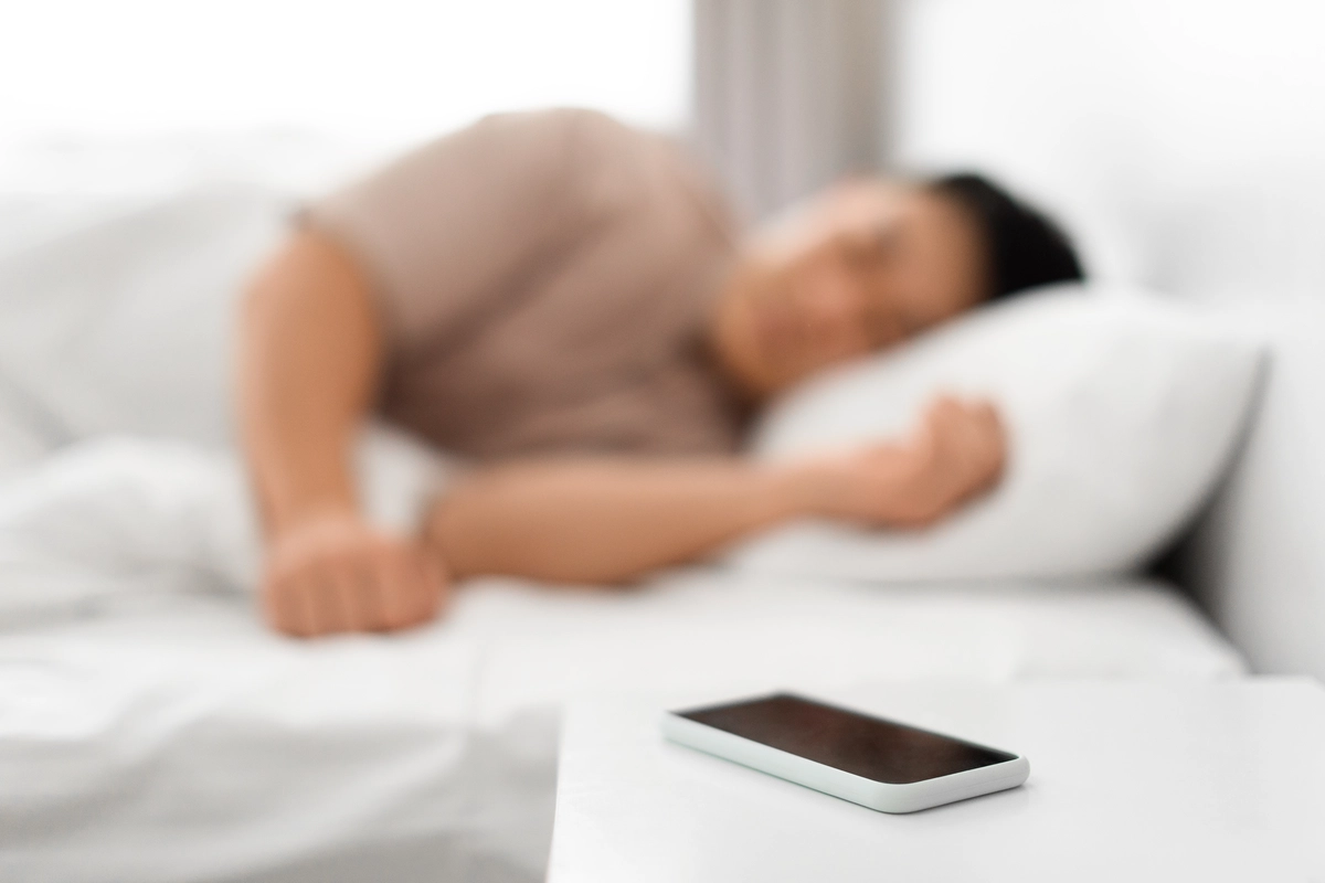 Phone Addiction: Symptoms, Warning Signs, & Treatment Options