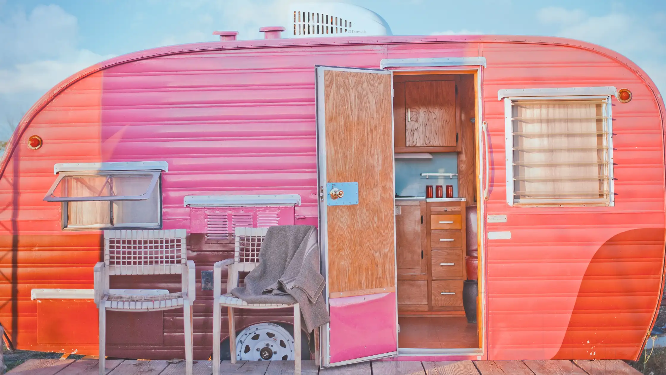 Travel Advertising: Airbnb & VRBO are outspending top hotel chains as ...