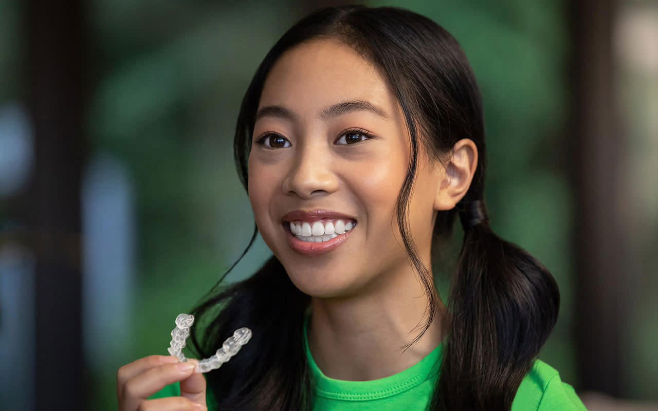 Teeth Whitening with Invisalign Aligners | Invisalign.com