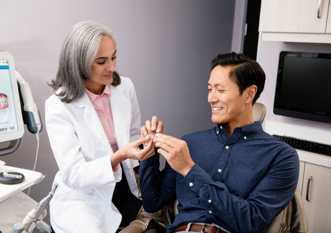 Invisalign | Khay niềng răng trong suốt Invisalign