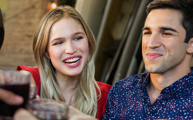 Aikuisten hammasraudat | Läpinäkyvät Invisalign-oikomislaitteet